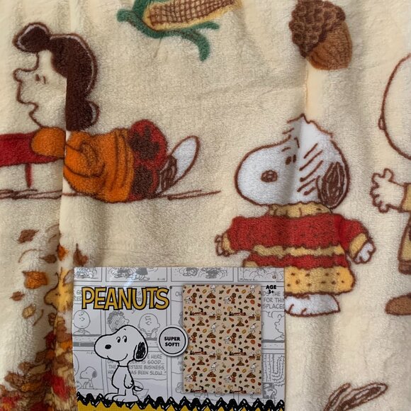 Peanuts | Bedding | Peanuts Fall Throw Halloween Thanksgiving Nwt ...